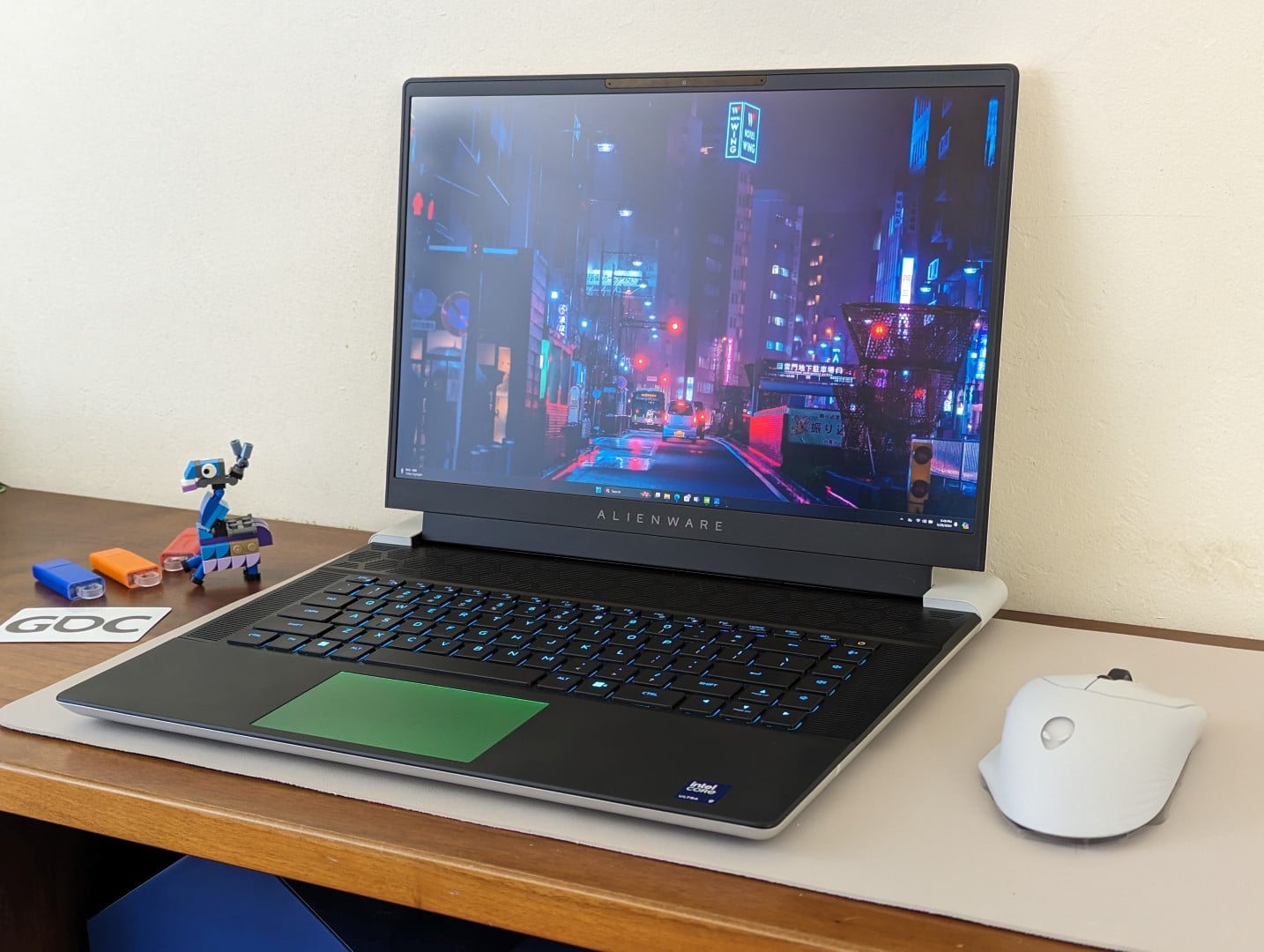 Обзор ноутбука Alienware x16 R2: Шаг в сторону от x16 R1 ...