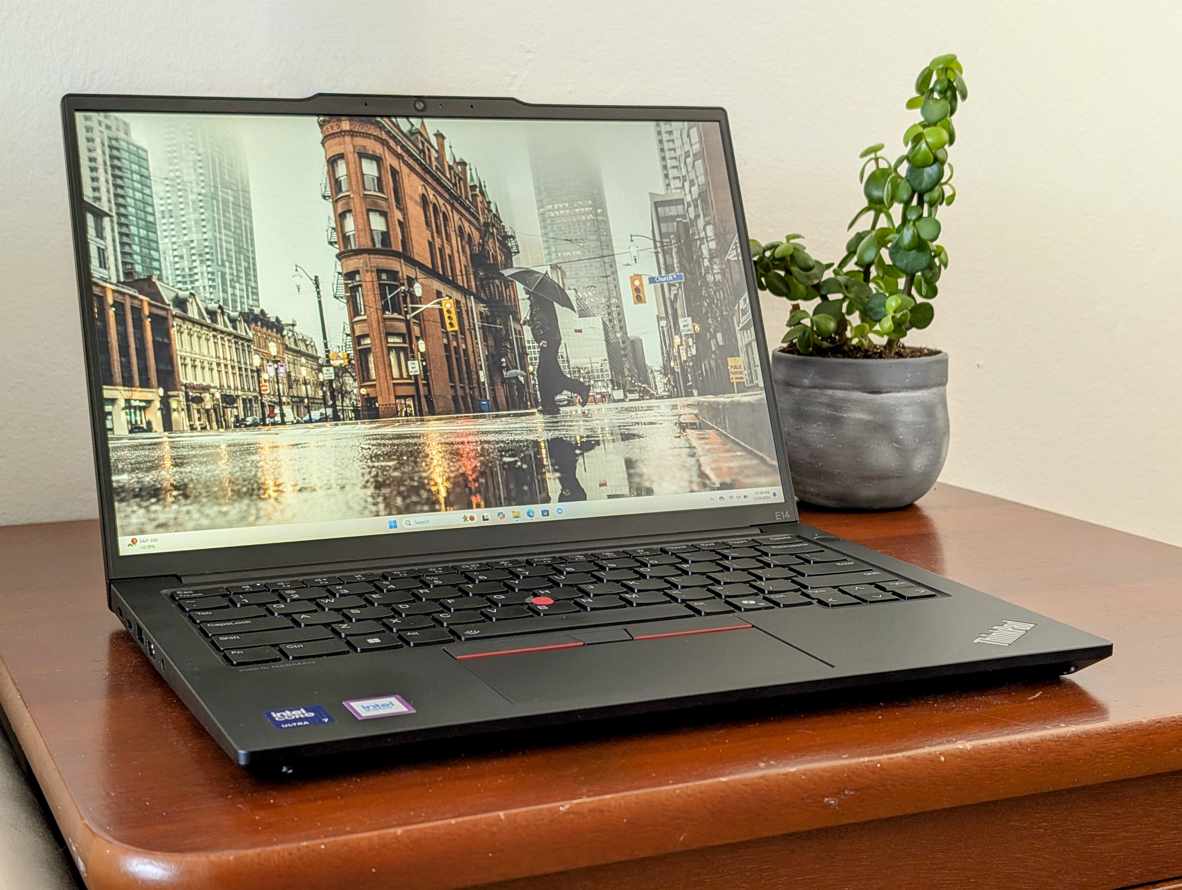 Обзор ноутбука Lenovo ThinkPad E14 G6: Многие проблемы E14 G5 ...