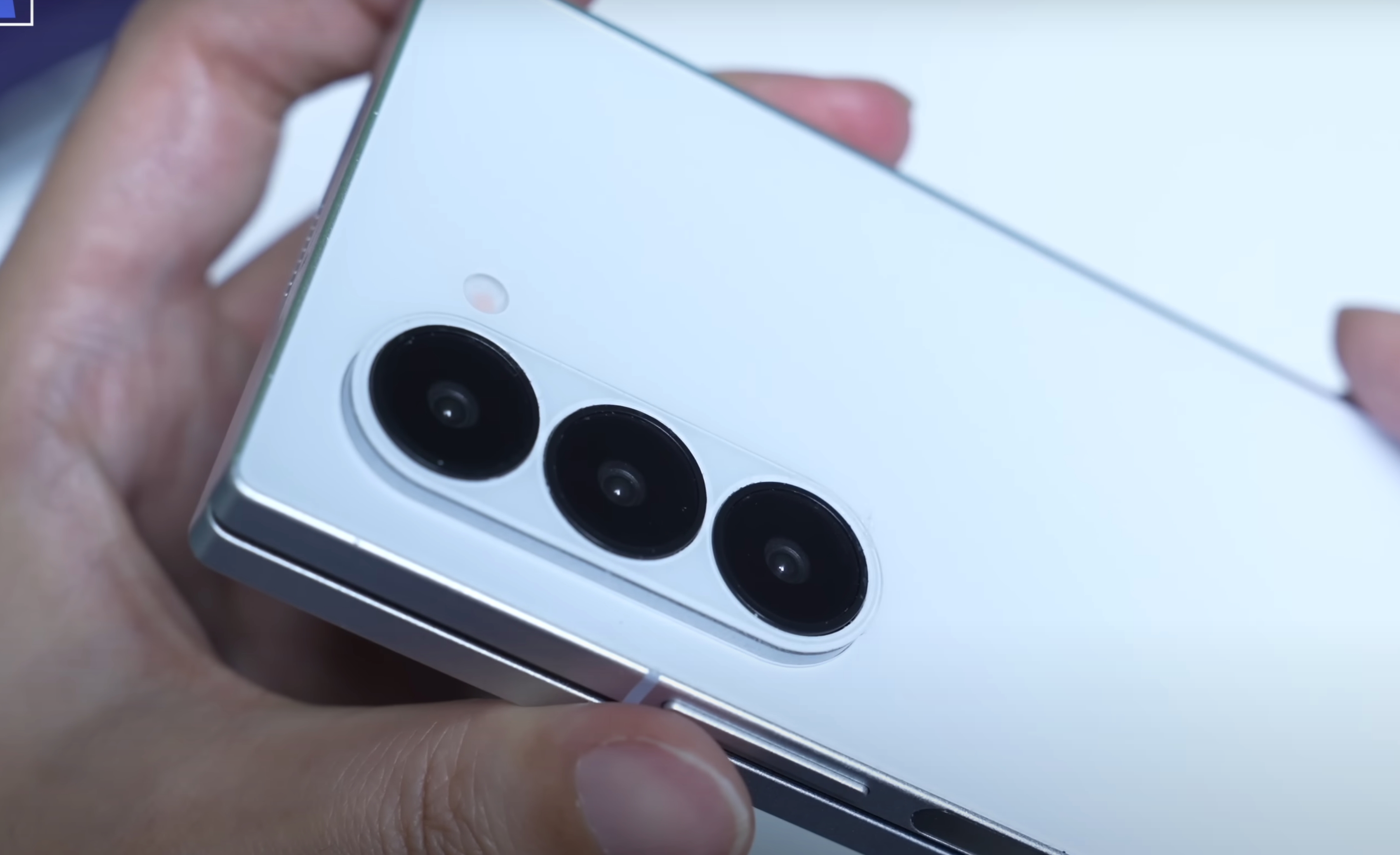 Samsung Galaxy Z Fold6: просочившиеся фотографии манекена крупным ...
