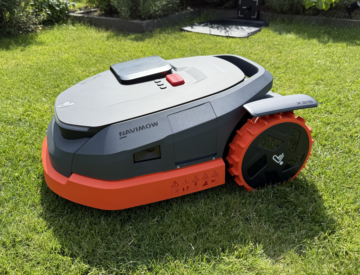 Обещает проходится по краям: Обзор роботизированной газонокосилки ...