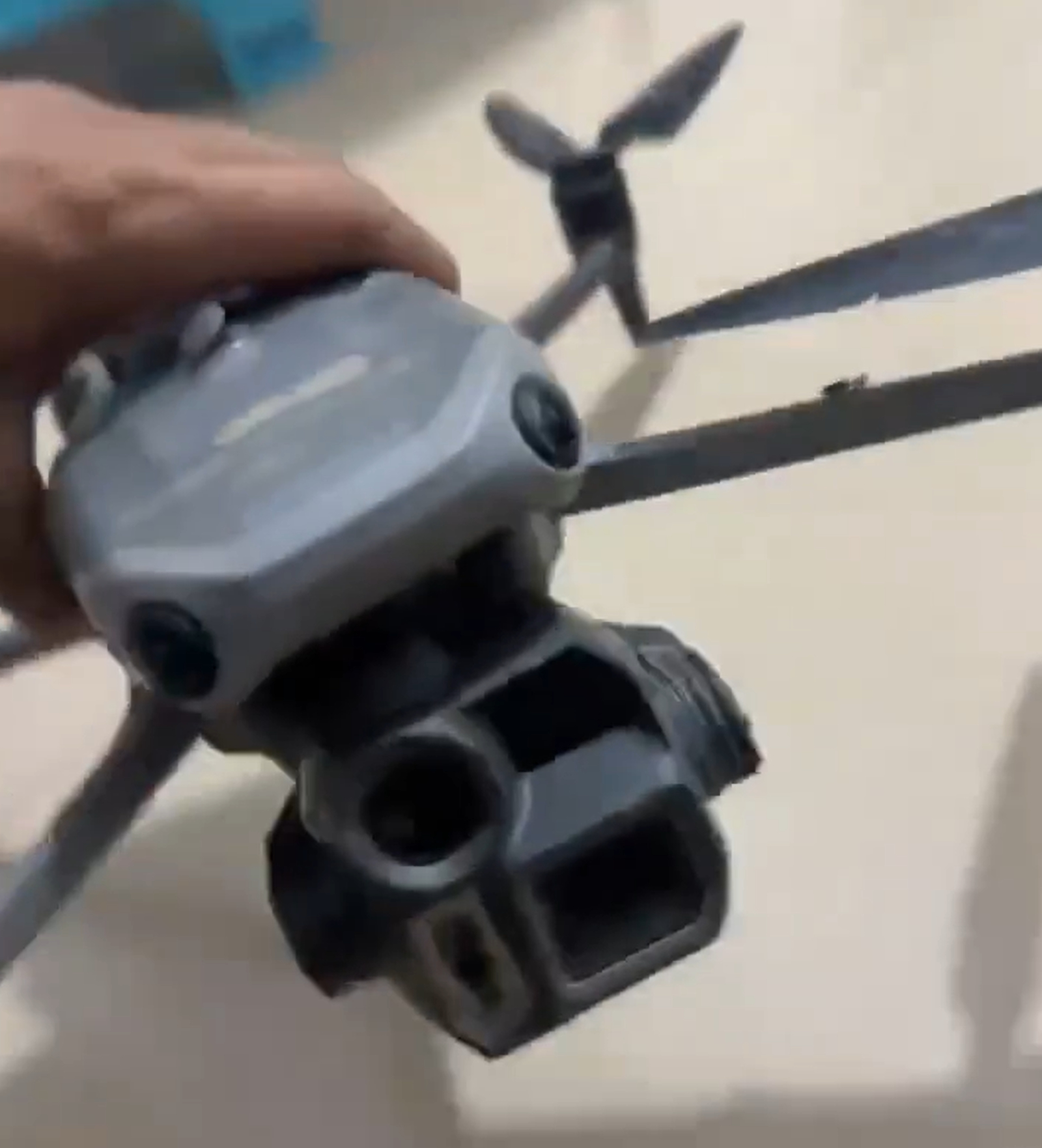DJI Mavic 4: новый высококлассный дрон от DJI и пульт дистанционного ...