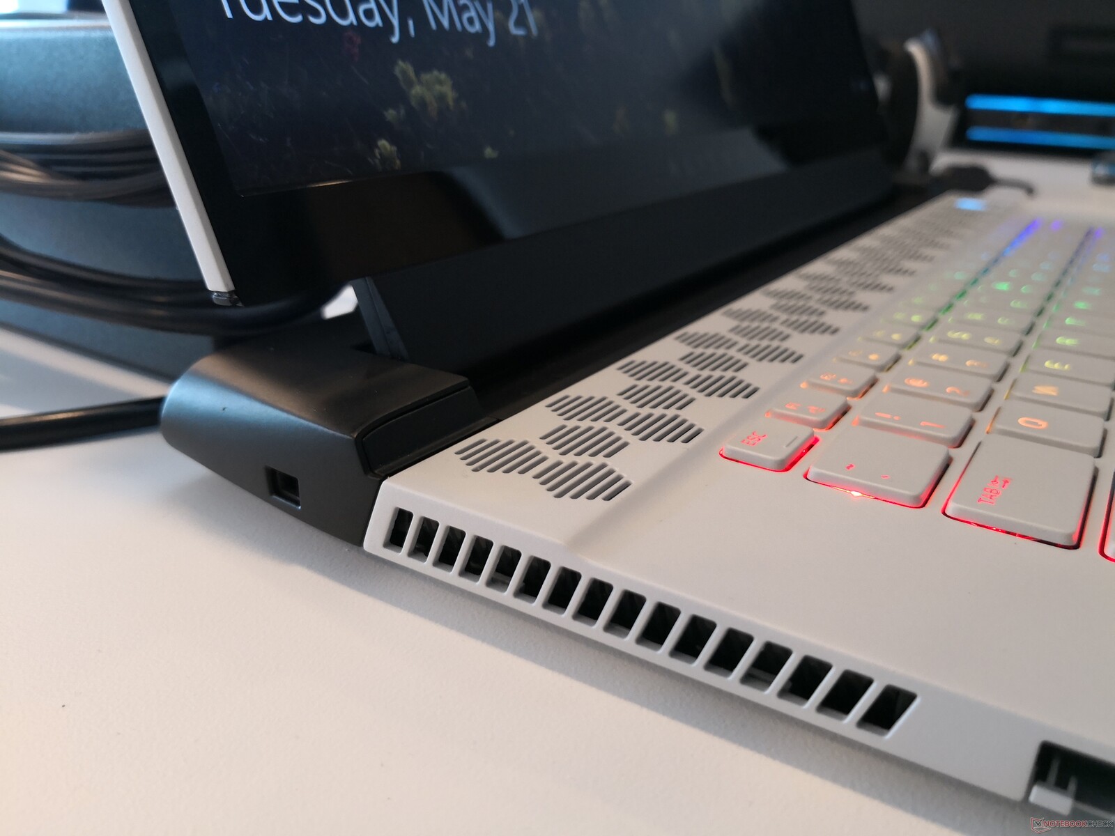 Новый Dell Alienware m15 R2 представляет собой уменьшенную копию Area ...