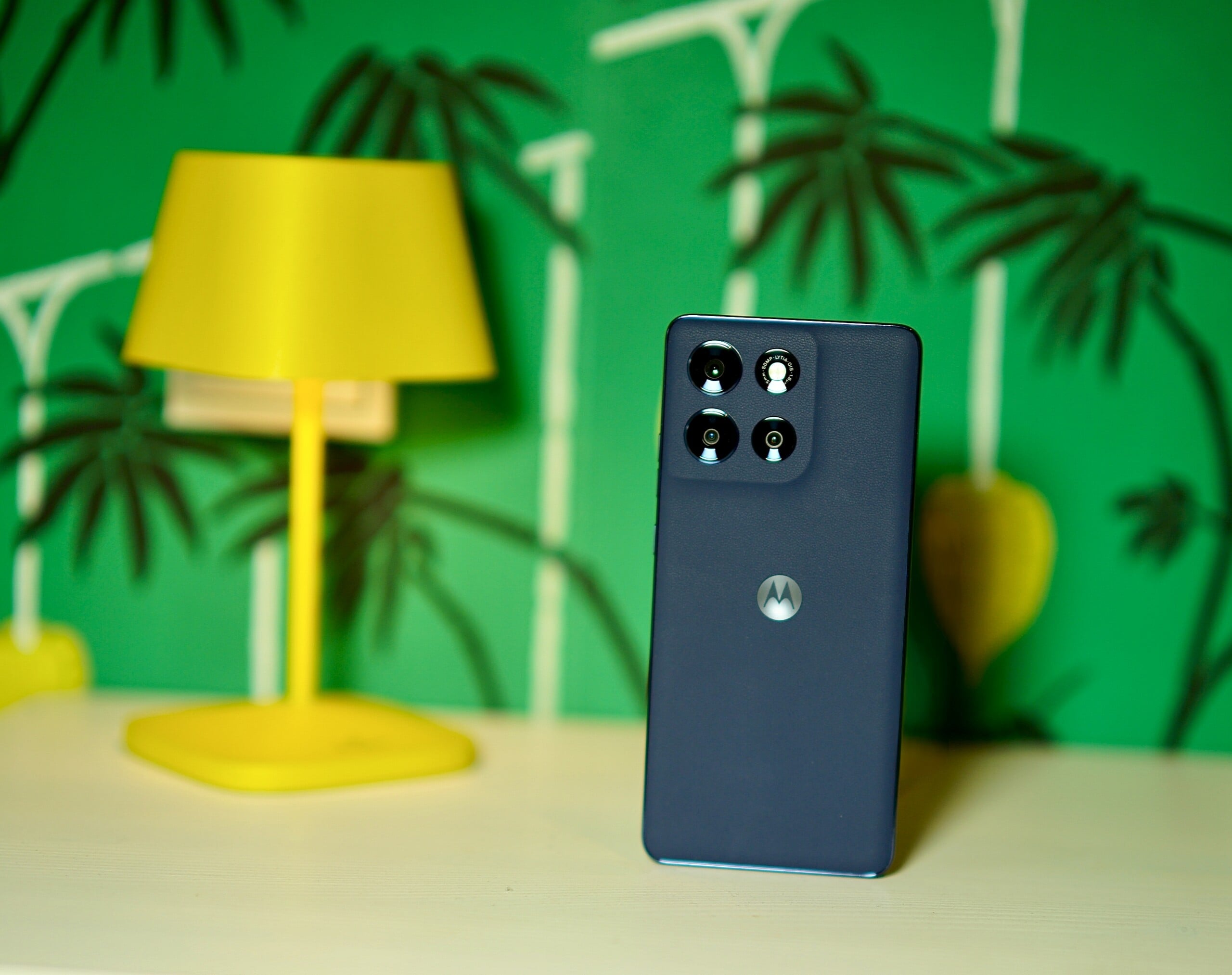 Обзор Motorola Moto G86 Power: Яркий OLED-дисплей и массивный ...
