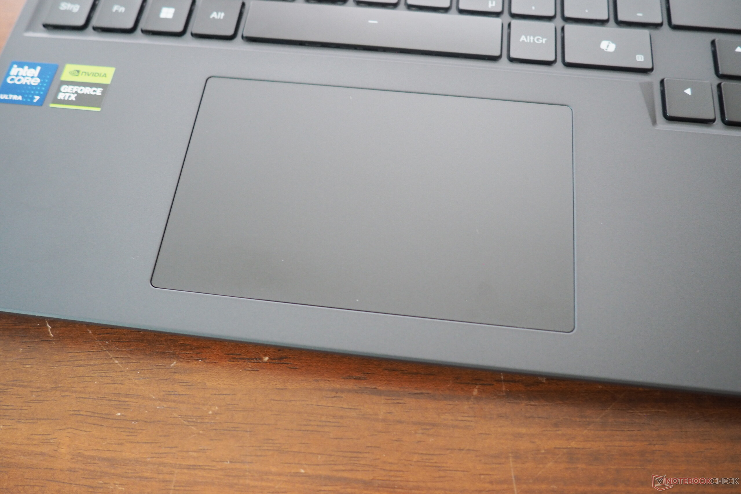 RTX 5070 Ti в разгоне: Обзор игрового ноутбука Medion Erazer Major 16 ...